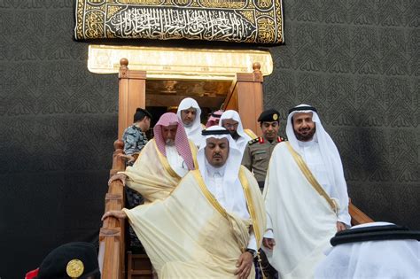 نيابة عن خادم الحرمين الشريفين نائب أمير منطقة مكة المكرمة يتشرف بغسل