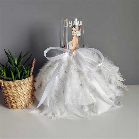 Стилна чаша за моминско парти с пера за уникано парти