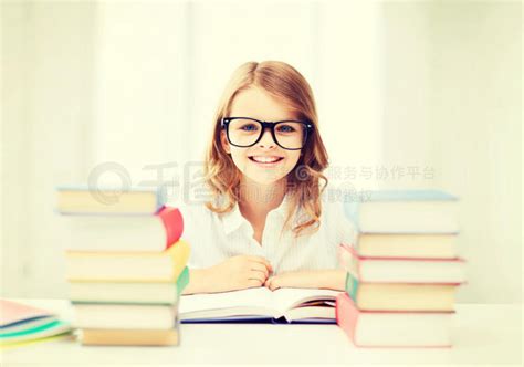 白种人高清图片在校女学生在校女学生图片免费下载 5137443775 千图网pro
