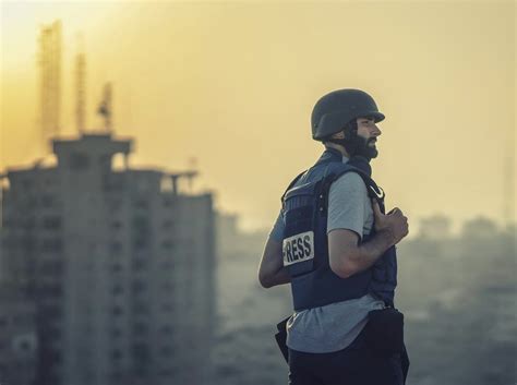 Il Fotoreporter Palestinese Motaz Azaiza Lascia Gaza Spero Di Tornare