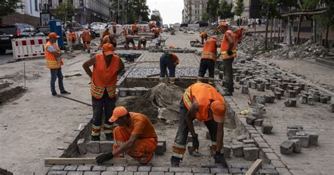 Στίγκας Κασιδιάρης δύο ξένοι με περικεφαλαία Η ΚΑΘΗΜΕΡΙΝΗ