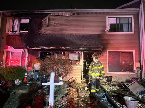 Large Fdny Response At Fire At Townhouse On Staten Island 2