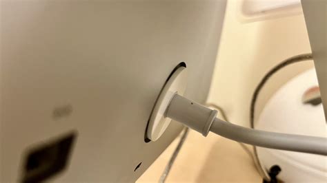 Imac 2019 4k 21 5 Power Cable Plug Doesnt Fit Flush To Imac Macrumors Forums
