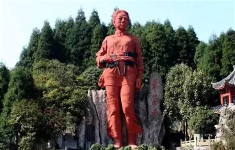 她和蔣介石兄妹相稱，兒女都是抗日英雄，最後因土匪罪被槍決！ 每日頭條
