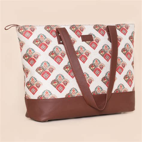 Seashell Motif White Shoulder Tote Bag Zouk