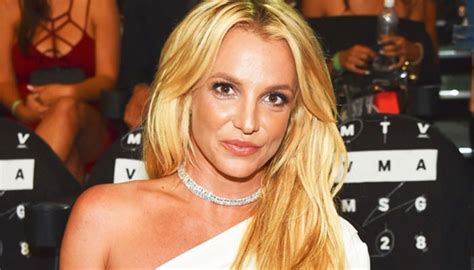 Britney Spears Leaves Fans Confused As She Lashes Out At Unnamed Famous Person