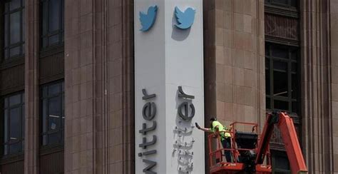 Au siège de Twitter la police intervient pour arrêter le changement de