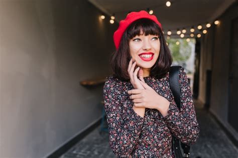 Free Photo Animated Brunette Girl In Red Beret And Vintage Dress Rubs