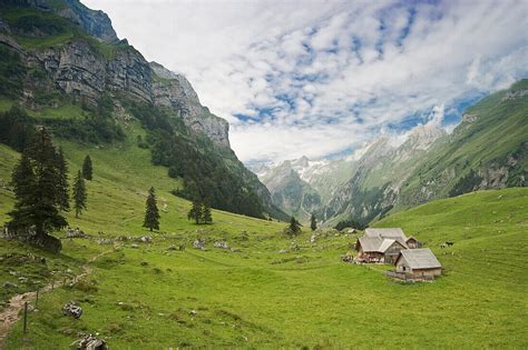Alm mit Berghütte am Seealpsee Bild kaufen 70367878 Image