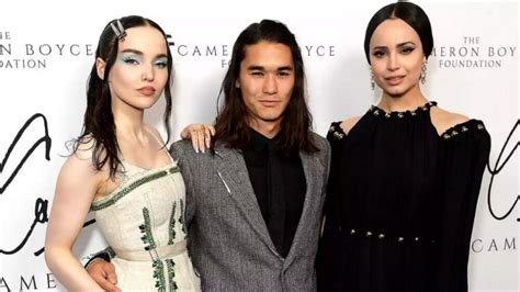 Reunión De Dove Cameron Sofia Carson Y Booboo Stewart Para Honrar A