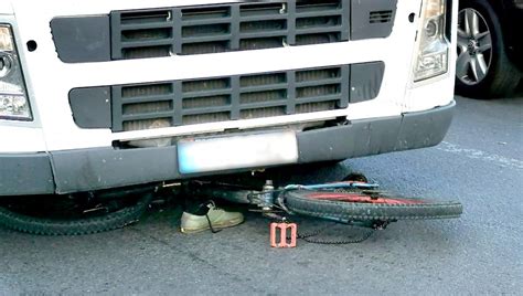 Ziua de Cluj ACCIDENT GRAV în Cluj Napoca Biciclist lovit de TIR