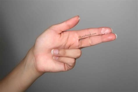 How To Use Foundation Primer For Flawless Makeup Application