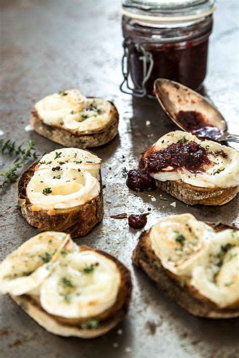 Rhabarber Himbeer Chutney Mit Ziegenkäse Crostinis The Stepford Husband