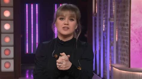 Kelly Clarkson Makes Bizarre Naked Confession After She Regained