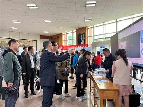 网络与教育技术中心举办智慧教育设备展览会网络数字化课程资源制作展示交流会 渭南师范学院