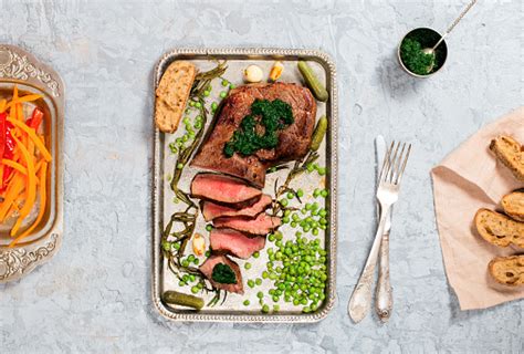 치미추리 소스와 구운 채소를 곁들인 얇게 썬 스테이크 로스트 소고기 0명에 대한 스톡 사진 및 기타 이미지 0명 Chimichurri 고기 Istock