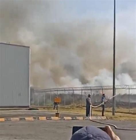 Video Fuerte incendio hoy en Los Héroes Tecámac junto a bodegas de Coppel
