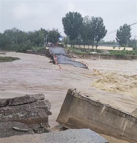 河北保定一大桥被洪水冲垮当地桥梁提前封闭无人员伤亡 腾讯新闻