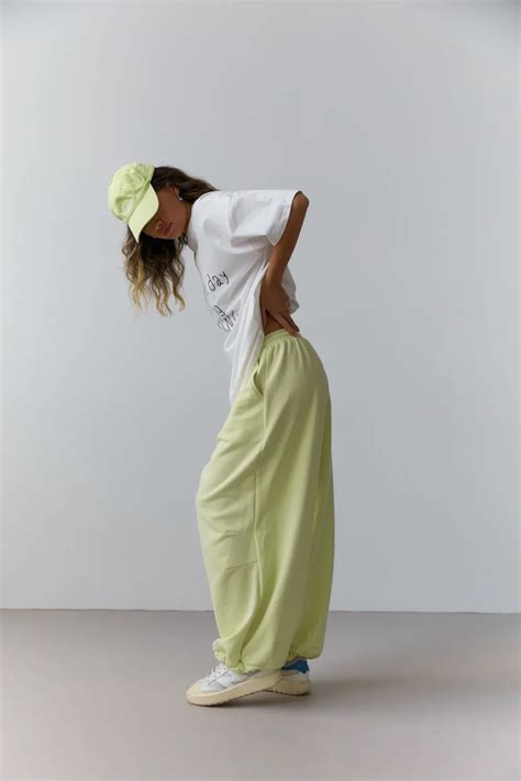 Купити Oversized джогери на затяжках лимонні Romanova