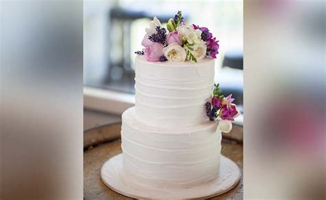 15 Awesome Engagement Cake Designs