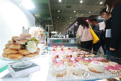디저트와 커피의 만남 연합뉴스