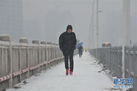 长沙大雪压 城