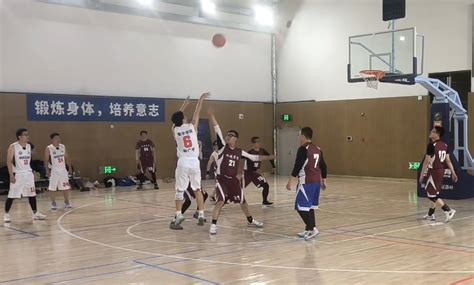 数学学院“尖兵杯”教职工篮球赛取得佳绩