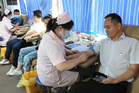 喜迎二十大 为党旗添彩 为生命接力——公司组织职工参与无偿献血活动