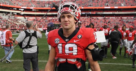 Georgia Bulldog Stars Use Nil To Give Back During Holiday Season