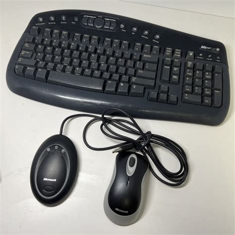 Microsoft Wireless Keyboard 11 Optical Mouse 2000 Desktop