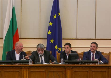 БТА Вежди Рашидов закри първото заседание на новия парламент което