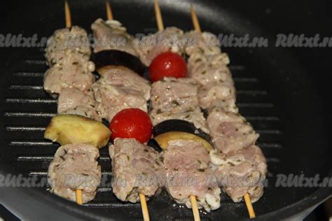 Шашлык из свинины на шпажках на сковороде: 9 фото в рецепте