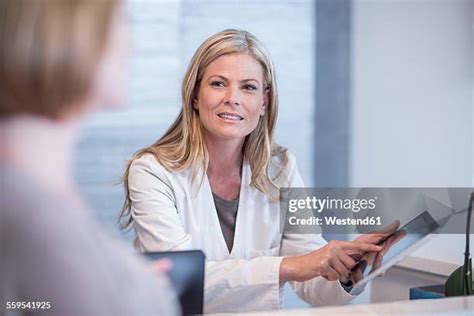 Doctor And Patinet Photos And Premium High Res Pictures Getty Images