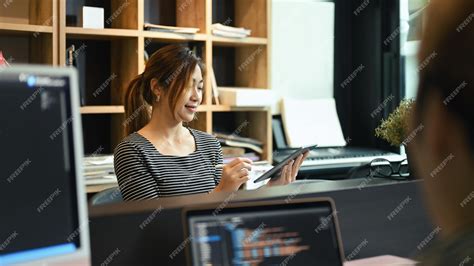 Premium Photo Young Software Developers Team Brainstorming And