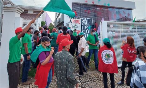 Manifestantes Do Mst Invadem Aprosoja Brasil Capitalist