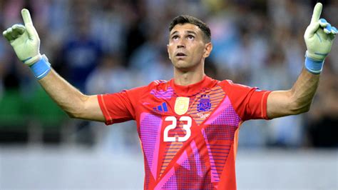 Revealed Emi Martinezs Rousing Message Before More Penalty Shootout