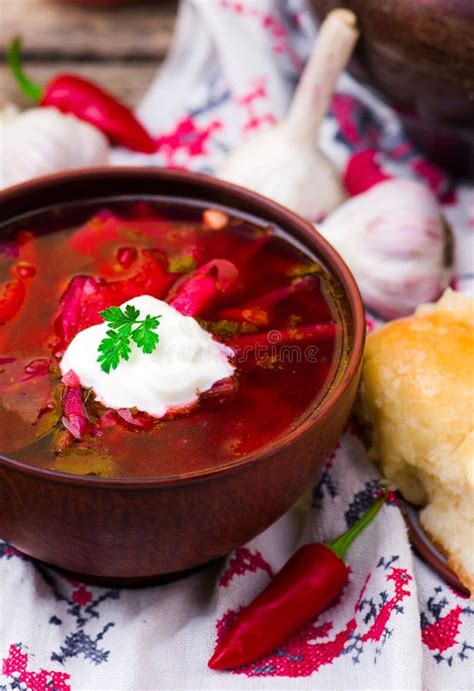 Borsch Remolacha Ucraniana Tradicional Y Sopa De La Crema Agria Foto