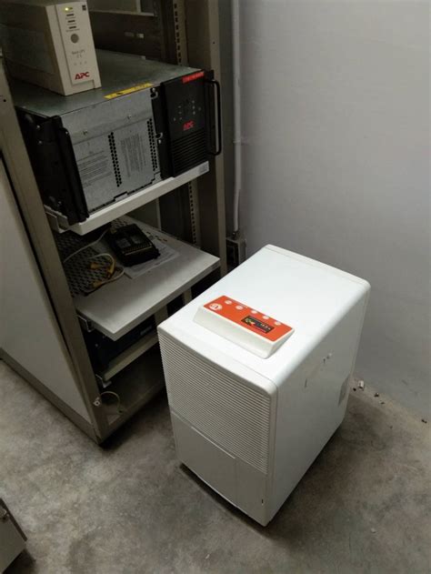 Server Room Humidity Target 40 50 Rh ทีมวิศวกรเลือกใช้ Dehumidifier Model Udr 860 ในการควบคุม
