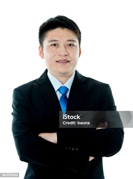 白い背景に立っているアジア系のビジネスマン 1人のストックフォトや画像を多数ご用意 1人 30代 30代の男性一人 Istock