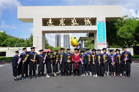 國立高雄師範大學 東南亞學碩士在職學位學程｜活動花絮》107級畢業照