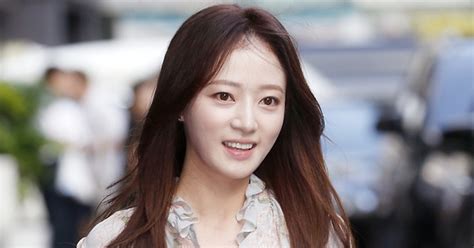 포토 송하윤 손만 들어도 예쁜 설희