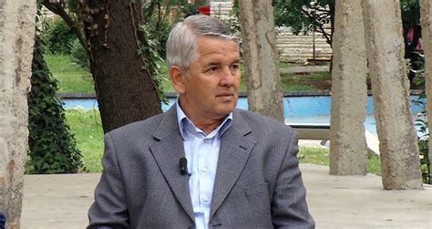 Gara Për President Qeshja Me Bashkëshorten Kur E Mora Vesh” U Propozua Nga Opozita Halim