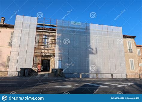 Scaffolding Worker Editorial Image 18151032