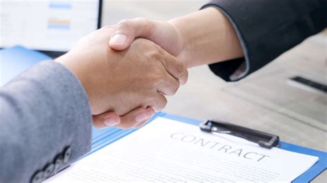 아시아 기업인들이 파트너십 기업 회의에서 악수를 나누고 협력 회사에 대한 파트너십 악수 협력 비즈니스 개념의 성공 2명에 대한 스톡 사진 및 기타 이미지 Istock