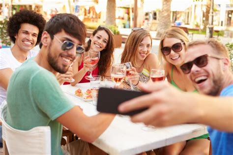 友達との関係を英語で説明！知っておきたい友情フレーズ15選！ 英トピ