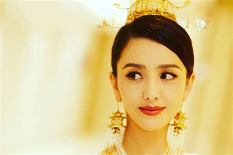 新疆ウイグル自治区・シベ族の大使が美人すぎる 人気急上昇女優トン・リーヤー Forza Style｜ファッション＆ライフスタイル