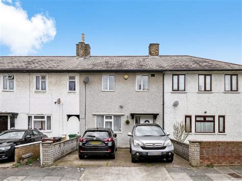 3 Bed Terraced House For Sale In Greenway Dagenham Rm8 Zoopla