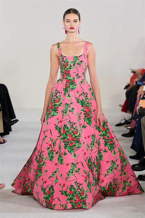 Carolina Herrera Spring Summer 2023 RUNWAY MAGAZINE Official