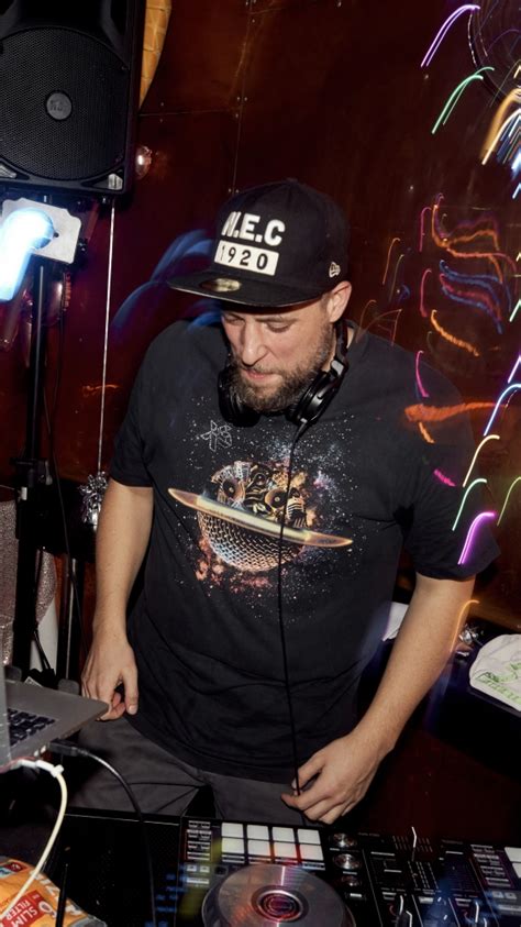 Dj Lazy Bee