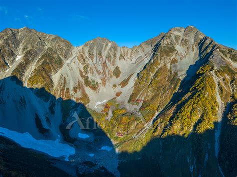 長野県 北アルプス 涸沢カールと穂高連峰 82630785 の写真素材 アフロ
